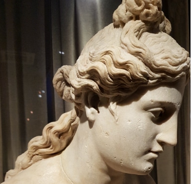 Η θεά Αφροδίτη ολόγυμνη, πριν την ιερογαμία της με τον Ήφαιστο ...