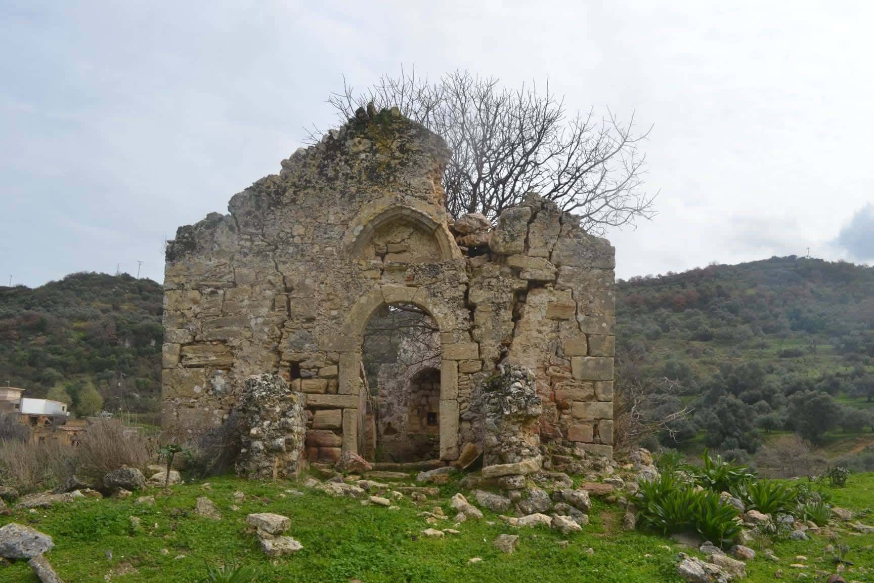 ΕΞΑΦΑΝΙΣΜΕΝΑ ΧΩΡΙΑ ΚΙΣΣΑΜΟΥ ΧΑΝΙΩΝ ΚΡΗΤΗΣ: Η πυραμίδα στο χωριό Νησί ...
