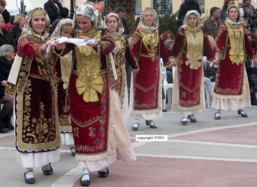 Ο γυναικείος χορός «βάλε» στον Ασπρόπυργο Αττικής, στην Άυλη ...